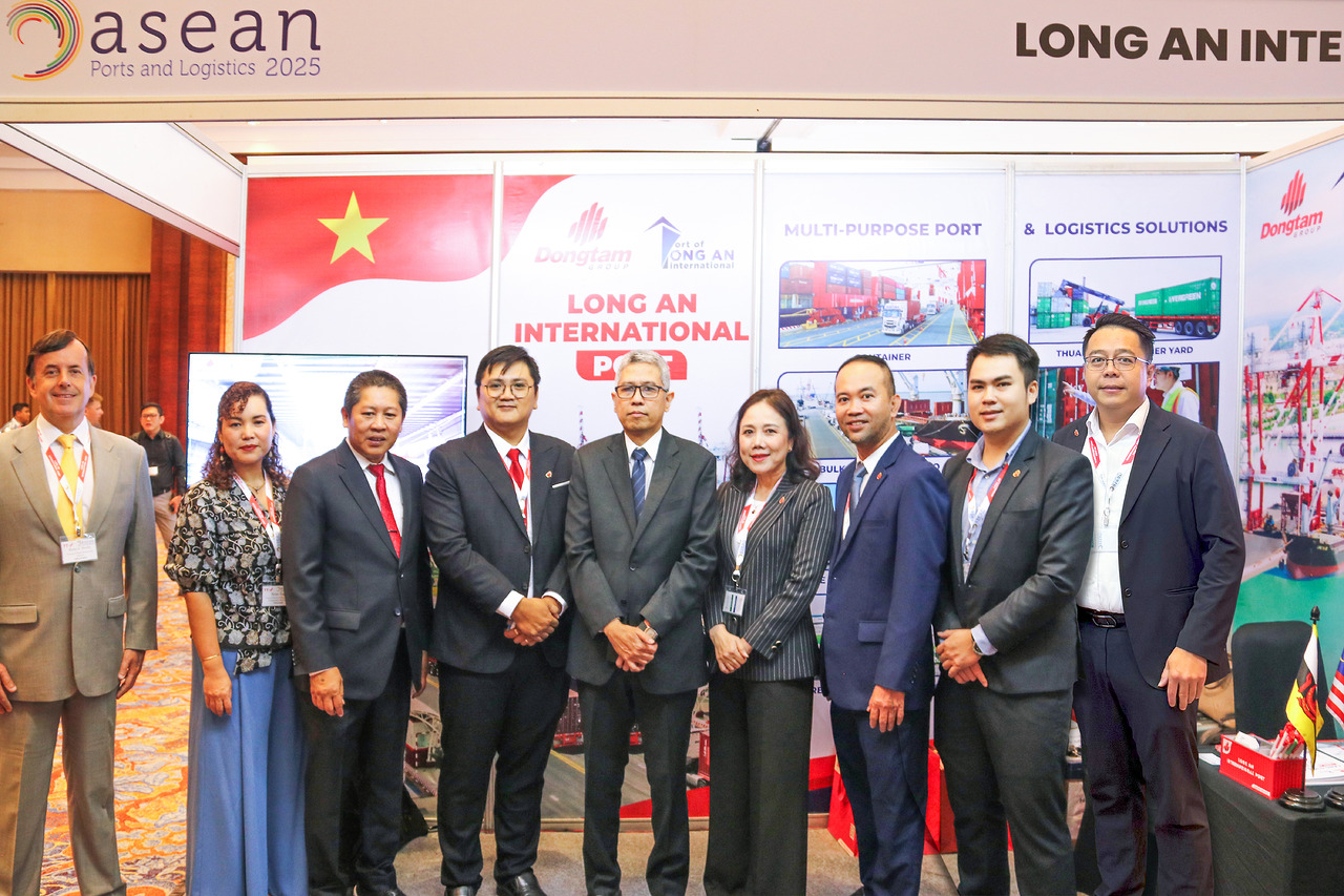 LONG AN INTERNATIONAL PORT CONTINUES TO MAKE A STRONG IMPRESSION AT ASEAN PORTS & LOGISTICS 2025 ...